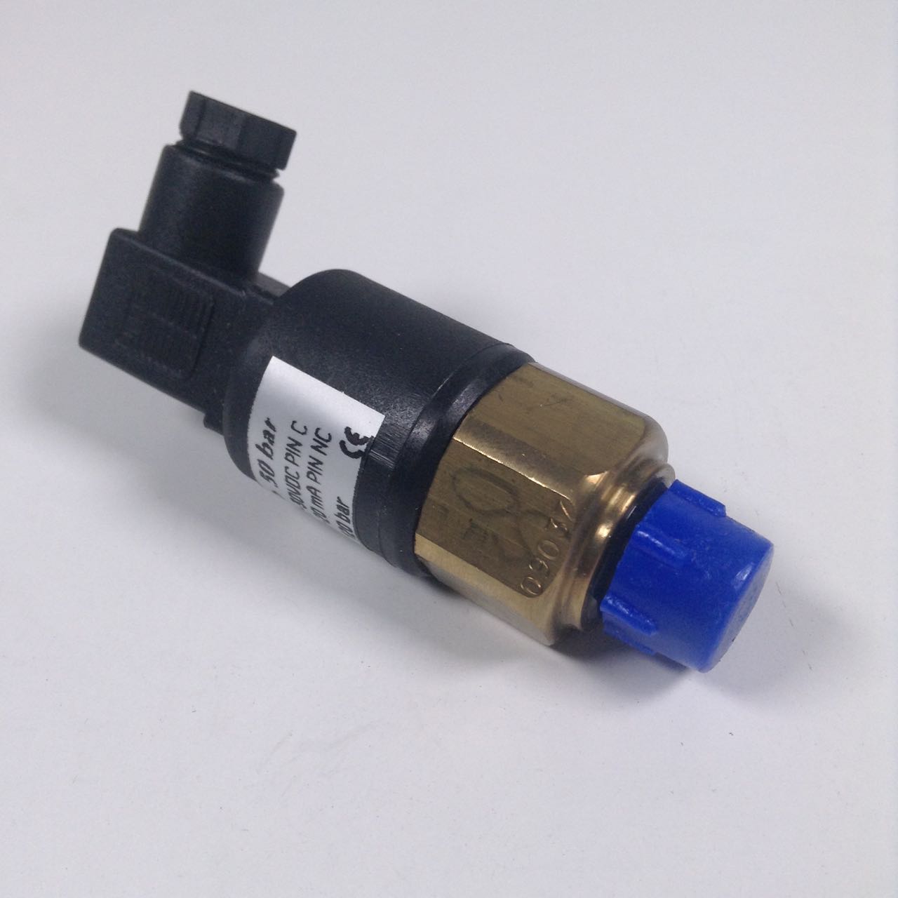 Fox TR43-2-M2 4-20mA 1/4 Pressure Transducer 0-50 Bar New