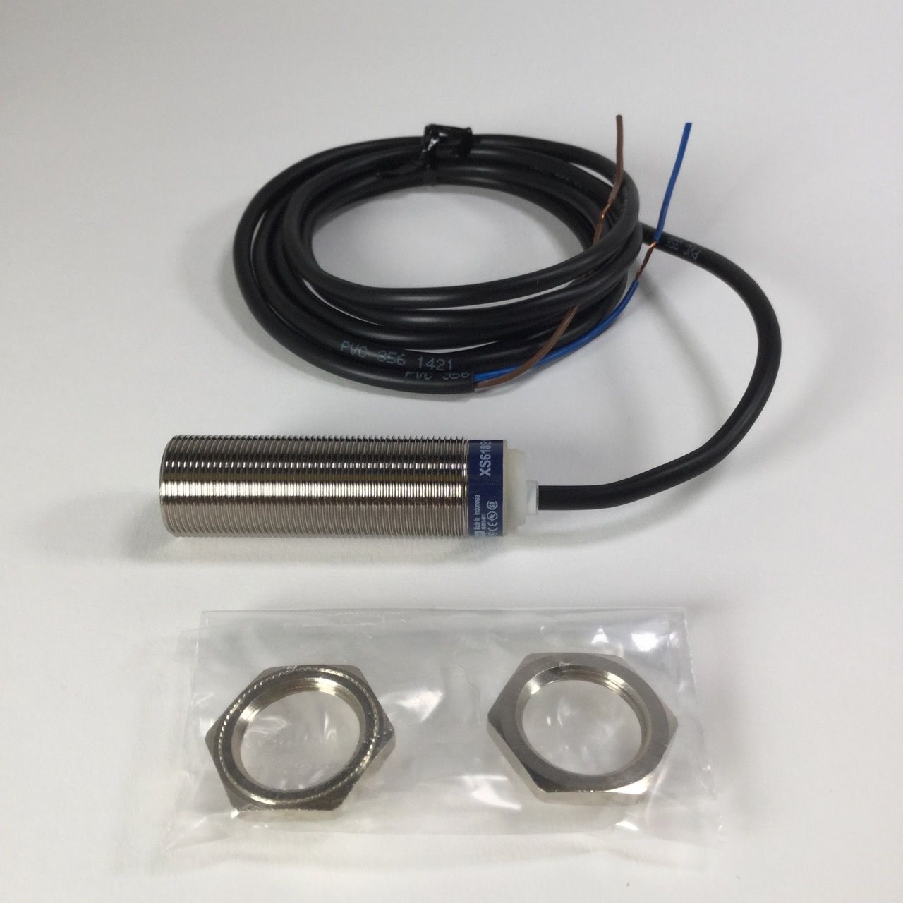 Telemecanique XS618B1MAL2 Inductive proximity sensor OsiSense XS New NFP