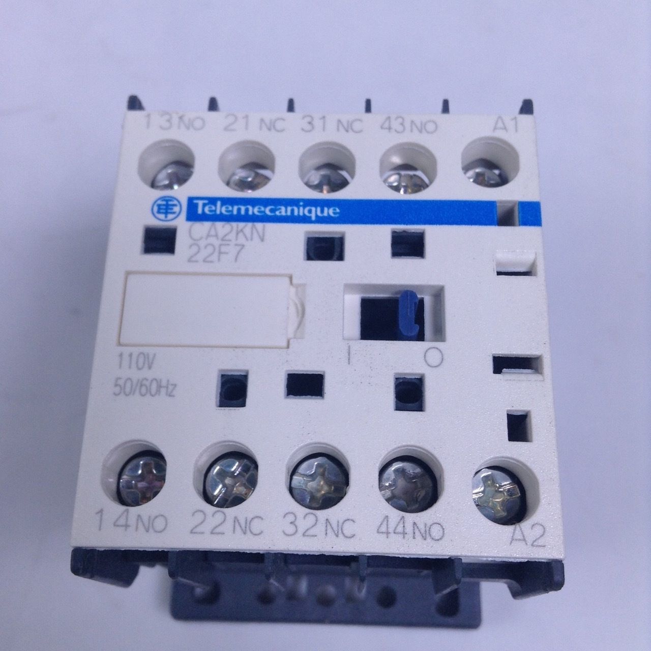 Telemecanique CA2KN22F7 Control relay 110V 50/60HZ NEW NFP