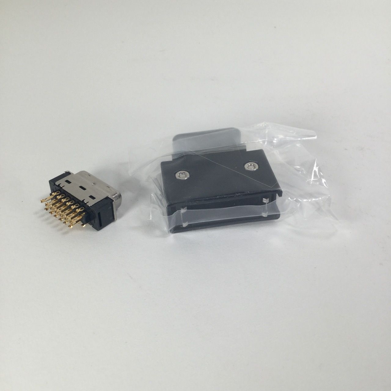 Mitsubishi MR-J2CMP2 Connector Stecker Verbinder MR J2CMP2 New NFP