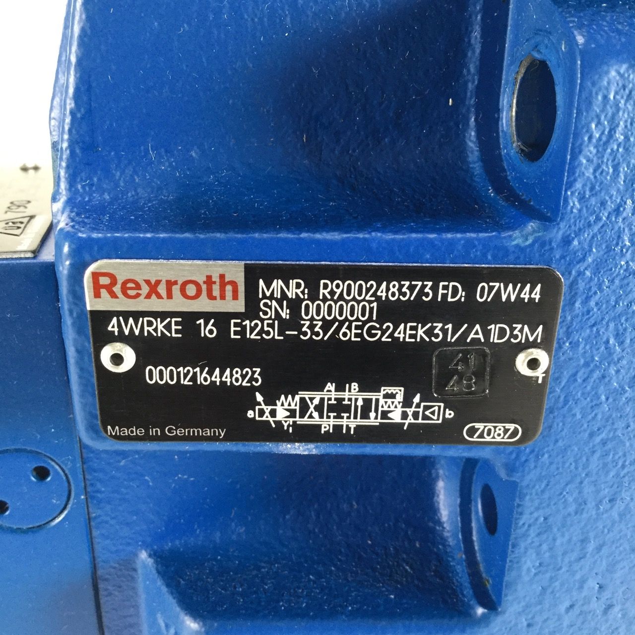 Rexroth R900248373 4WRKE 16 E125L-33/6EG24EK31/A1D3M valve R900972654 ...
