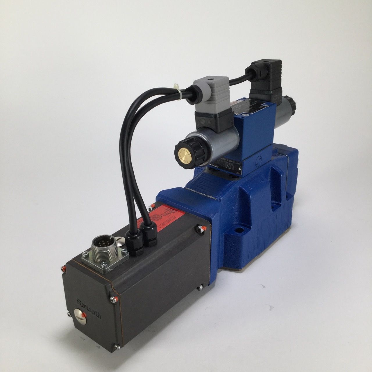 Rexroth R900248373 4WRKE 16 E125L-33/6EG24EK31/A1D3M valve R900972654 ...