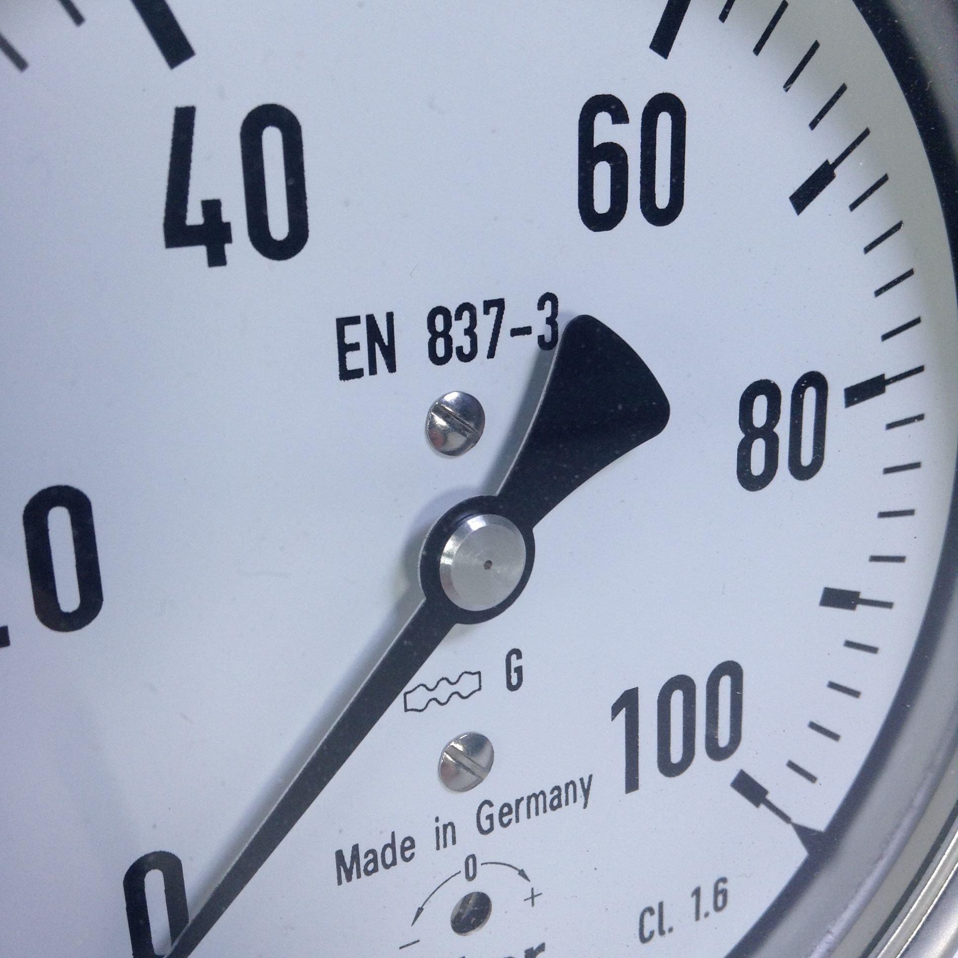 Suku Pressure gauge manometer 0-100 mbar UMP