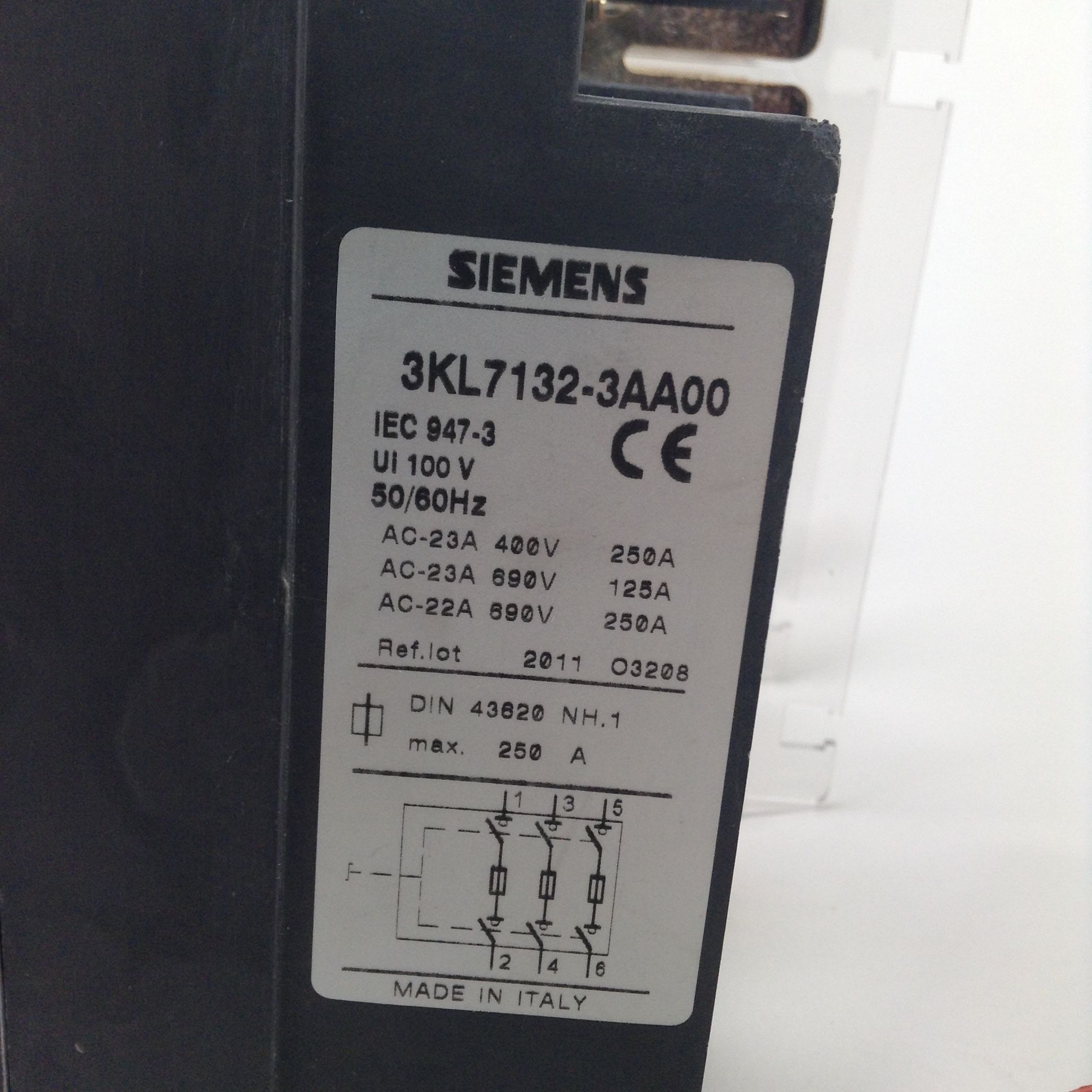 Siemens 3KL7132-3AA00 Switch disconnector Fuse 3KL7 690VAC 50/60Hz NEW NFP