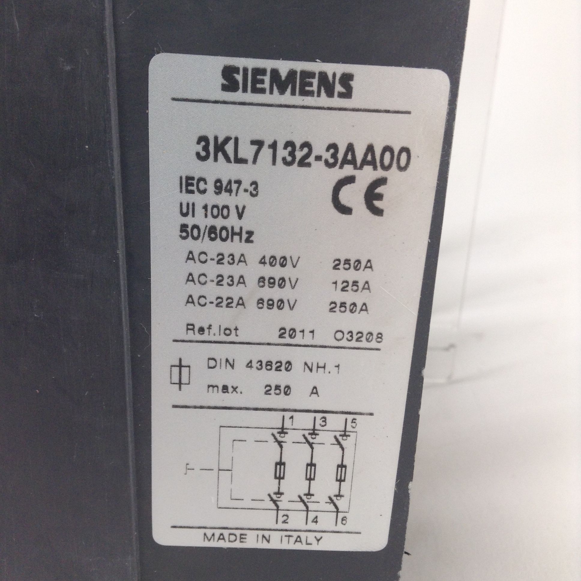 Siemens 3KL7132-3AA00 Switch disconnector Fuse 3KL7 690VAC 50/60Hz NEW NMP