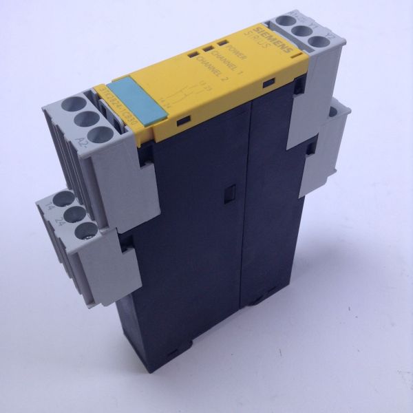 Siemens 3TK2824-1CB30 Safety conbination 2S 24V SC/DC E04 NEW NFP