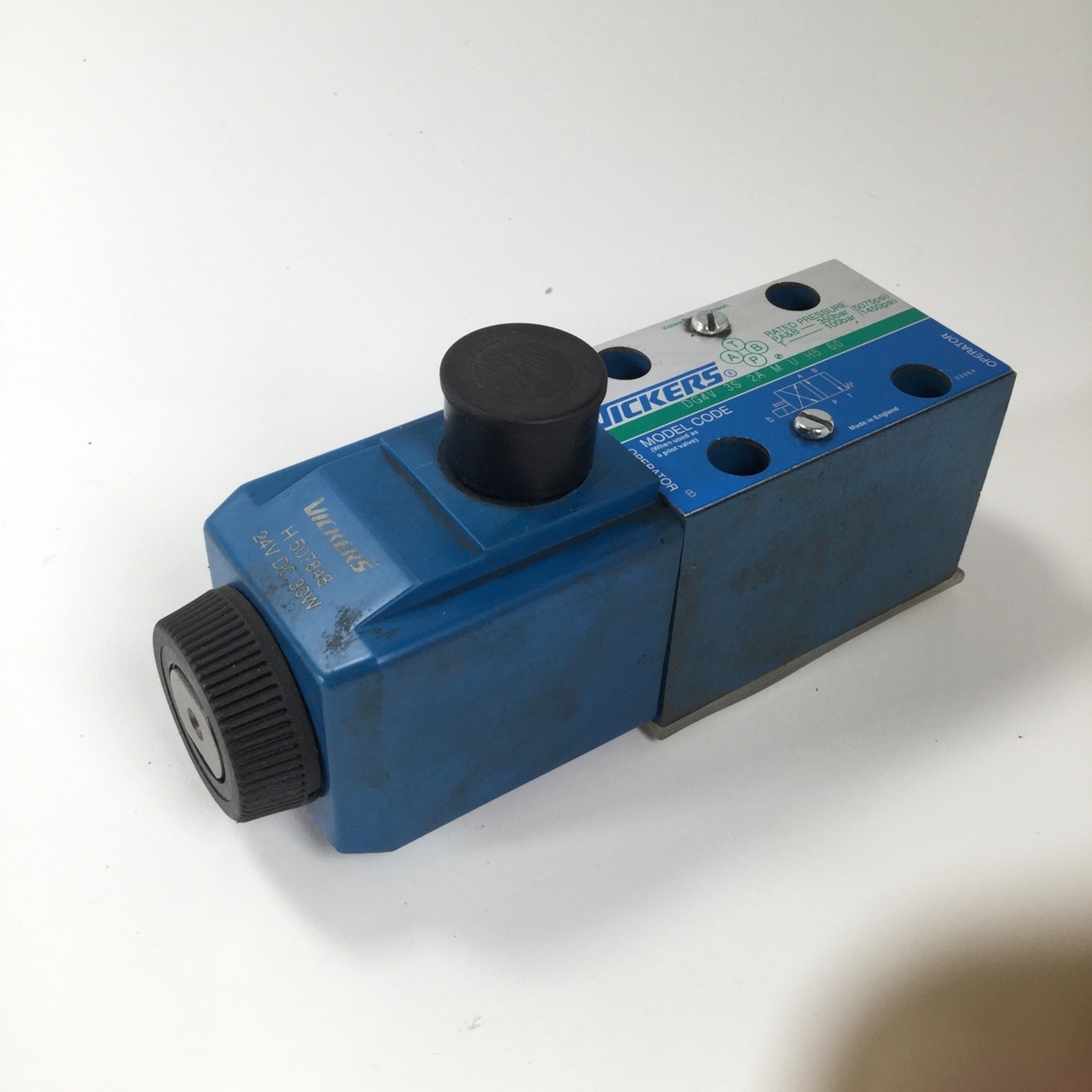 Vickers DG4V-3S-2A-M-U-H5-60 Directional Control Valve Solenoid Ventil Used UMP