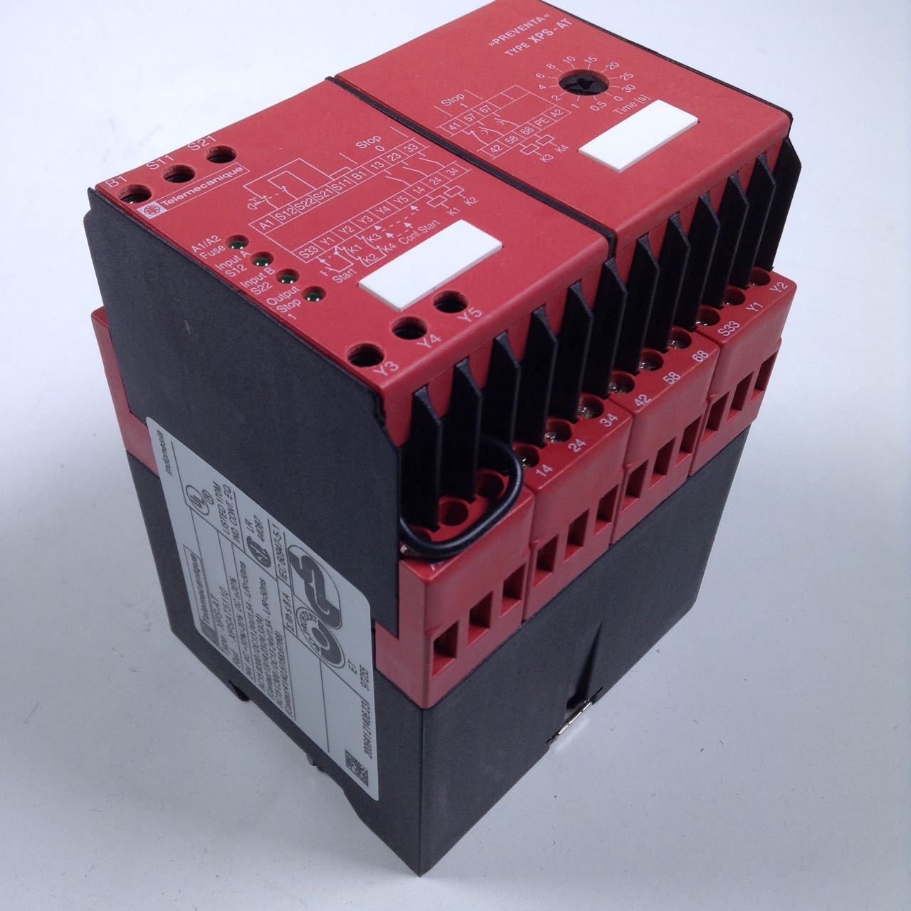 Telemecanique XPSAT5110 Safety Relay 24Vac/dc 3Safety 1Aux NFP